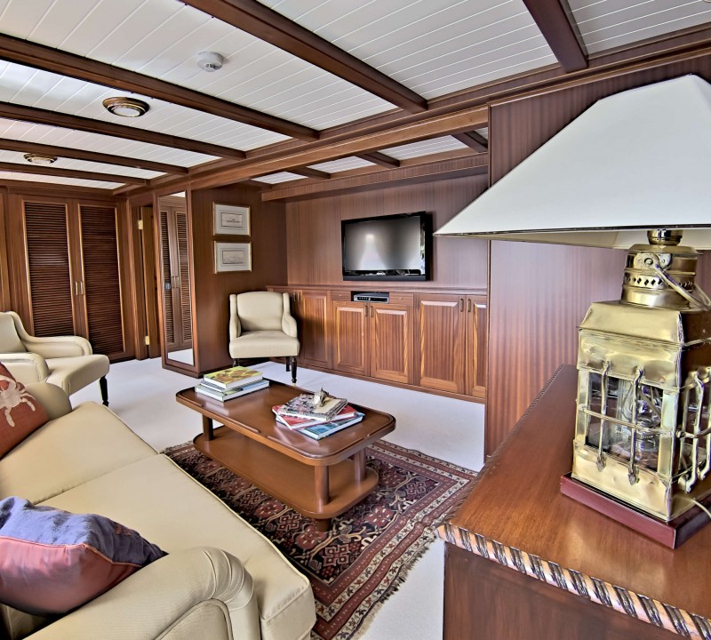 HALAS 71 Yacht Charter Details, Fairfield Shipping Co. | CHARTERWORLD ...